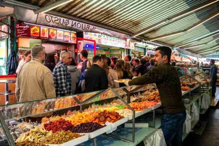 Naschmarkt in Vienna: Food, Market Stalls & How to get there