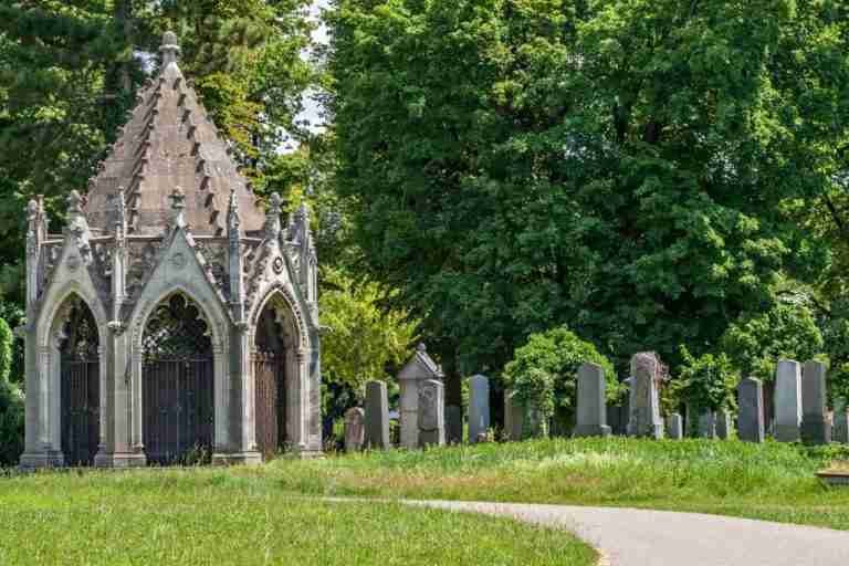 Central Cemetery in Vienna: Info, Graves of Honor & Admission